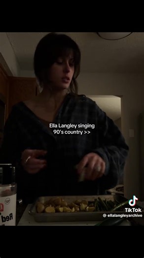 Chefs kiss (literally) 🤌🏻 @ellalangleymusic cookin’ with this 90s Country classic! 🎥: @ellalangleyarchive/@ellalangleymusic via TikTok | Country Music & Nashville on PopCulture.com