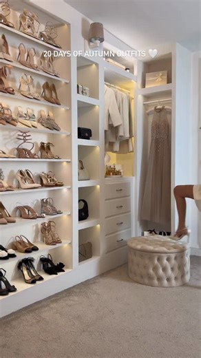 Day 17 🤎 Blazer & skirt: Gaala Paris Fragrance: Xerjoff #autumnstyle #autumnootd #falloutfit #grwmreel #ootdgermany #Itkfall #autumnoutfits neutral fall outfits, autumn fashion inspo, cozy classy style, old money aesthetic, get dressed with me, grwm reels, trendy outfit inspo, parisian fall style, vanilla girl vibes | Ellabekind