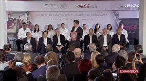 235K views · 946 reactions | #PostalADN Tras confesar que consume Coca-Cola Light, el presidente bromeó al decir que ya no sabía si le hacía buena o mala publicidad al refresco. ¿Tú qué piensas? | Expansión Política | Facebook