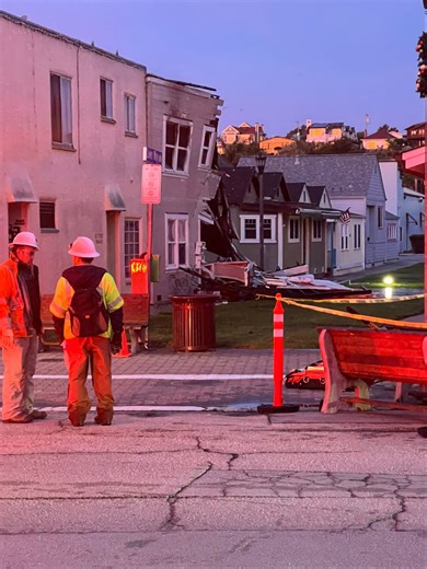 explosion-and-fire-rocks-capitola-village-early-christmas-morning