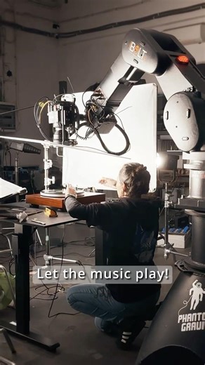 Smooth Operator | Bolt Cinebot & Vinyl 💿