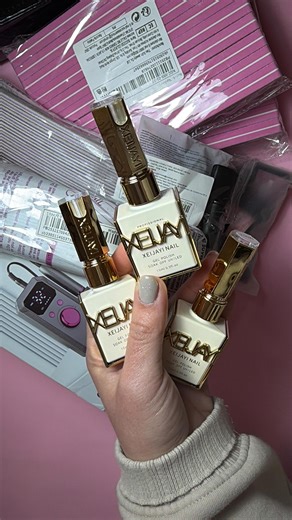 MÁRCIA CARDOSO - Formadora & Mentora on Instagram: "Preferidos da @sheinofficial para Nail Designers 💅🏻 Códigos de cada artigo ⇣ Verniz XEIJAY : 539355Q Limas : 6VGA45Q Buffer : 47RJ2QR Vernizes rosa : BQPCG25 Aerógrafo : 4F3A26Y Broca : 4SA6445 Tens mais algum artigo que também não dispensas e queres partilhar ? Deixa aqui nos comentários 🤭"