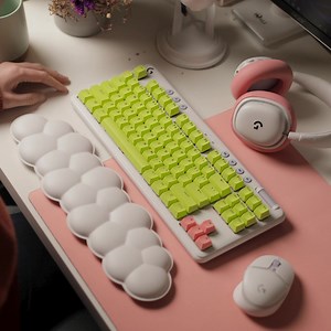 9.5K views · 39 reactions | Which color are you choosing for your G715? 1️⃣ White Mist 2️⃣ Pink Dawn 3️⃣ Green Flash | Logitech G | Facebook