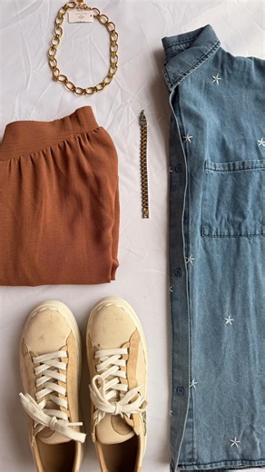 👀 BTS my CRAZY busy day! 📸✨ Europe next week = CHAOS MODE! Photos, inventory prep, event planning more 🌀 Tune in for Venice/UK BTS 2 NEW COLLECTIONS dropping while I'm there! 🇮🇹🏴󠁧󠁢󠁥󠁮󠁧󠁿 Who's ready?! 👯‍♀️ #BTSCrazyDay #EuropeDrop #NewCollections #leeandbirch | Lee & Birch