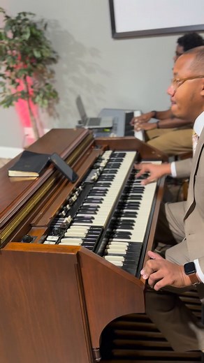 2.6K views · 39 reactions | Practice Your Praise Dance #PraiseGod #victory #jesus #musician | Praise Temple Apostolic Faith Church, Inc. | Facebook