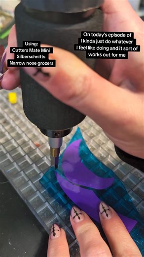 🤷 There are no rules. I could have spent time grozing that rough edge off, but I didn't feel like it. #stainedglass #crafting #toolsofthetrade #glasscutting #glassart | Bones&Bevels