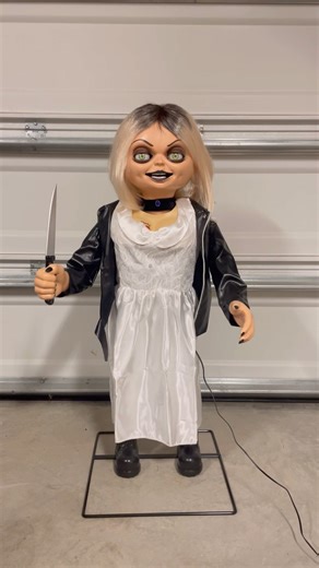 ‪@HomeDepot‬ Bride Of Chucky - Tiffany Animatronic Demo #horror #halloweencostumes #animatronics