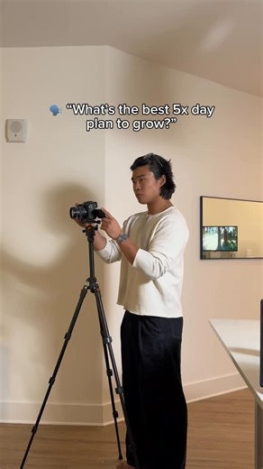 Jun Yuh | Personal Branding & Content Strategy on Instagram: "save this for your best 2026 content plan!! this is YOUR YEAR! and i’ll ensure it’s the best it can be so follow for more #contenttips #creatortips 🧠❤️"