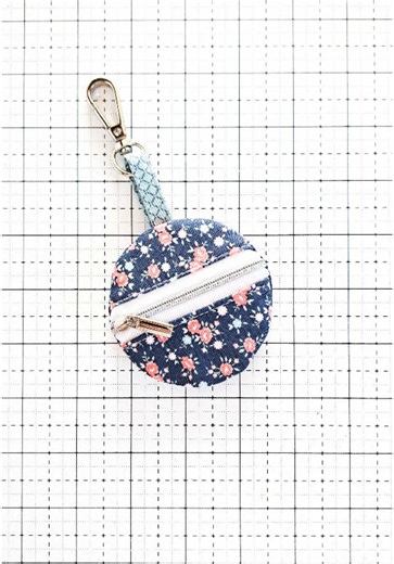 Tiny Circle Zipper Pouch Tutorial for Handmade Gifts