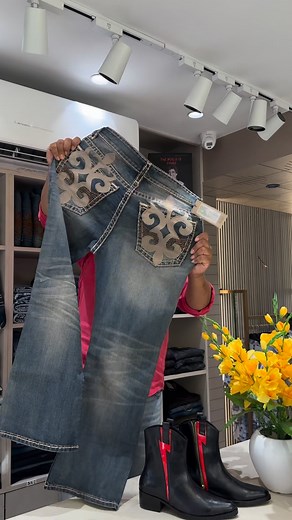 Milano on Instagram: "Designer bell bottom 😱"