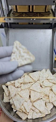 Korean Popped triangle corn chips making machine from Shinyoung Mechanics Korea #food #snacks #5310t