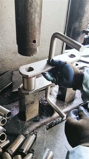 Power & Precision: Hydraulic Press Assembly of Heavy Metal Brackets