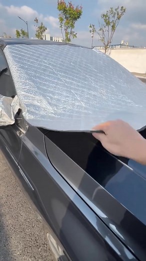 Tired of scraping ice every morning? Our 2025 upgraded Magnetic Snow Cover sticks securely with powerful magnets, shields your windshield, and removes in seconds for a fast, frost-free start. Perfect for clumsy winter mornings and busy families. ❄️🧲 Want a wipe-clean solution that saves time and protects your glass? This cover offers robust magnetic hold, weatherproof fabric, and easy-on/easy-off design—so you’re out the door before the coffee cools. ☕🚗 Looking for a gift for frequent traveler