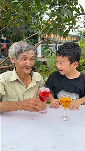 Hai ông cháu trêu trọc nhau siêu dễ thương 😂😱👶🏻♥️👴 #shorts​ #cute​