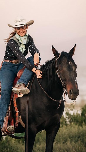 That zen feeling of topping off footing before Winter 🧘🏻‍♀️🐎 | Riding House 44