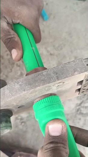 Using a PVC/PPR Pipe Cutter
