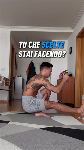 F L O W M O T I O N on Instagram: "L’esercizio “figo” a cui ambisci è solo la punta dell’iceberg. Se sei lontano e vuoi arrivarci serve costruire un tragitto sostenibile, con meno rischi possibile, in cui spingi senza farti male. Non arriverai dove vuoi facendo 4657559 reps settimanali per migliorare la tecnica di un esercizio SE NON HAI LA MOBILITÀ E LA STABILITÁ PER FARLO. Il PISTOL SQUAT non è un punto di partenza, serve: - stabilità lombo pelvica - il femore che ruota sul bacino - il ginocch