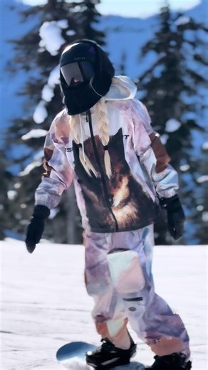 Soaking up some sun, and icy runs. I love me some creatine before a ride, mix that with some stim free tingles for the ultimate athletic performance. Use code “Yana” @JNX Sports Supplements 👈 Give it a try! #snowboarding #snowboard #mountainlife #athlete #foryou