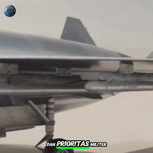 Rusia kembali mengejutkan dunia dengan jet tempur siluman generasi kelima terbarunya: Su-75 Checkmate. Dirancang untuk menandingi F-35 Amerika, pesawat ini menggabungkan teknologi stealth, kecepatan Mach 1.8, dan kecerdasan buatan canggih — semua dalam satu desain yang lebih efisien dan terjangkau. Tapi, di balik kemegahan dan janji besar ini, muncul pertanyaan besar: apakah Checkmate benar-benar akan mengubah peta kekuatan udara dunia, atau hanya sekadar alat propaganda militer Rusia? 🇷🇺✈️ Da