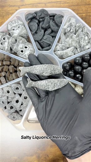 ⚫️🧂Let’s make a SALTY LIQUORICE Candy Platter!🧂⚫️ #reels #viral #satisfying #asmr #explorepage #candies #funny #platter | Poppin Candy