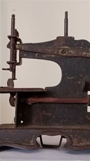 Ancient time tailoring machine 🧵❤️#trendingshorts #viralshorts