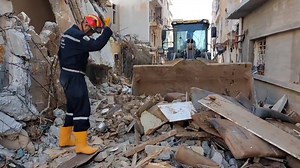 #Vidéo Les éléments de la Protection Civile #algérienne poursuivent ce samedi leurs efforts et les opérations de recherche dans la ville sinistrée de #Derna en #Libye | L'Algérie aujourd'hui