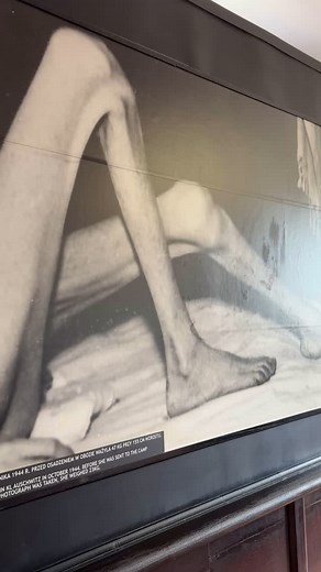 A fragment of our exhibition dedicated to the issue of hunger at Auschwitz. In the mornings, prisoners received half a litre of ‘coffee’ (a watery ersatz grain beverage) or ‘tea’ (a herbal beverage). The noon meal was about a litre of ‘soup’, usually comprising some potato, rutabaga, as well as small quantities of kasha (groats), rye flour, and Avo food extract. For supper, the prisoners received about 300 grams of black bread and either 25 grams of sausage, black pudding, or margarine, or a tab