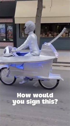 ALIEN ON THE STREET !!!