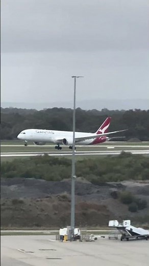 Qantas 787 Smooth Landing at Perth! 🛬