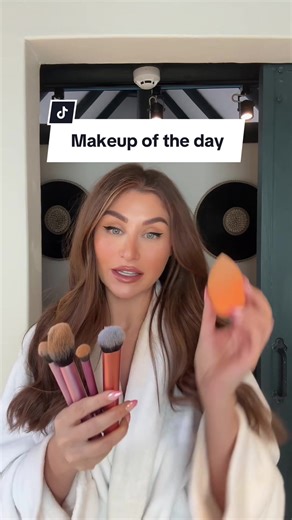 Get Flawless Makeup with Real Techniques Everyday Essential Brush Set