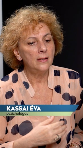 Vajon miért van az, hogy egy családban 40 évig az apának járt a csirke melle, pedig kifejezetten utálta, miközben a közösség többi tagja mind arra áhítozott? Miért érdemes nyíltan beszélgetni és vajon miért jó, sőt kifizetődő akár vitatkozni? Egyebek mellett erről is mesélt a 11-es podcastban – ötalkalmas önbizalomnövelő programsorozatának apropóján – Kassai Éva rendszer- és integratív szemléletű pszichológus, coach, master coach, mediátor. A teljes beszélgetés megtekinthető Újbuda podcast csato