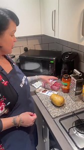 293K views · 5.9K reactions | MUM MAKES A CHILLI FOR A FAMILY FOR £5 FROM LIDL #food #foodie #foodchallenge #chilli | Right Guys Reviews | Facebook