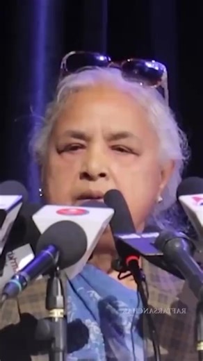 सुन्नुहोस् हाम्रो प्रधानमन्त्री आमाको कुरा मर्ने बेलामा यति राम्रो कुरा गर्नु भएको छ। साच्चै नै आमा हुन त उहा जस्तो।कति माया छ देश र जनताको♥️🙏🙏🙏