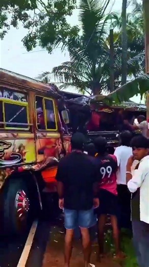 ආසම බස් එකත් හැප්පුනාම😫💔#JONTI_PUTHA_OFFICIAL #trending #shortvideo #viral