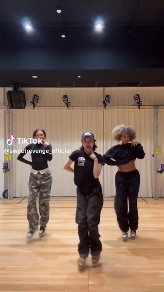 XG Is This Love: Exciting Dance Choreography Overview