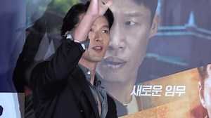 "Confidential Assignment 2: International" VIP Premiere - 06.09.2022 😍 Dàn cast CA2 cùng nhau chụp ảnh lưu niệm. Thích team này vô cùng, ai cũng vui vẻ thân thiện dễ thương. Mong phim sẽ đạt thành tích cao khi công chiếu để cả nhà đều vui 🥰🥰 #HyunBin #ConfidentialAssignment2 #VIPPremiere Cr: 비하인드 / BEHIND | Hyun Bin's House in Vietnam