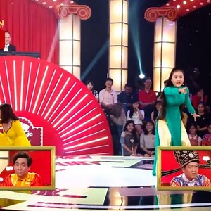 229K views · 1.2K reactions | Trấn Thành và hai cô nàng thi nhau bắt bẻ Tiến Luật ----------- © Nội dung được khai thác và bảo vệ bản quyền bởi Zero Hour Productions  Thách Thức Danh Hài #ZeroHourProductions | DIEN QUAN Comedy/ Hài | Facebook