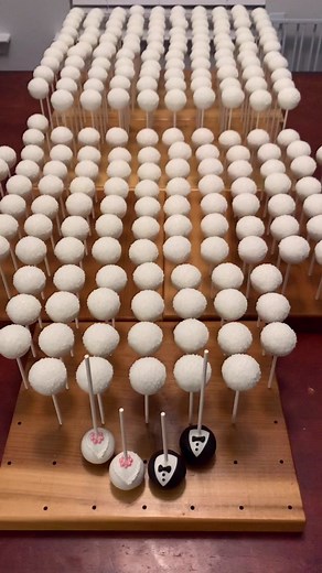 Wedding Cake Pops: Bride & Groom Cake Pop Decorating Tutorial