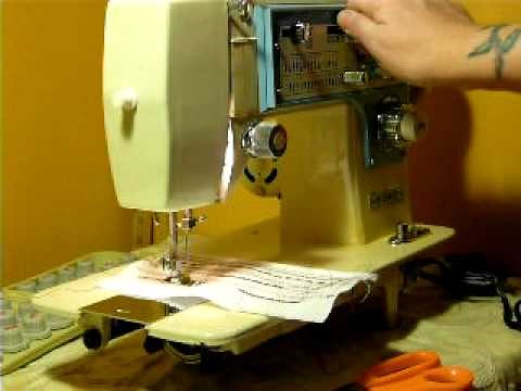 VINTAGE DRESSMAKER/WHITE MODEL S 2402 CAM SEWING MACHINE