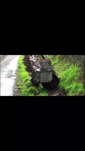 12 years ago🤟#ditcher#westwales #hedgecutting