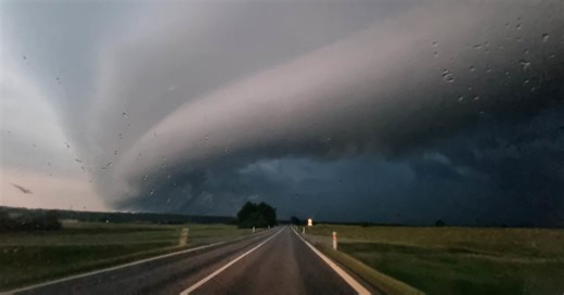Per Lietuvą slenka galingi audros debesys: nuotraukose – įspūdingi vaizdai