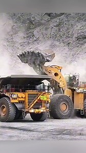 "Efficient Wheel Loader Cat 994K Loading a Giant Haul Truck 793F!" #wheelloader #haultruck #loading #alatberat #operator | Konstruksi Berat