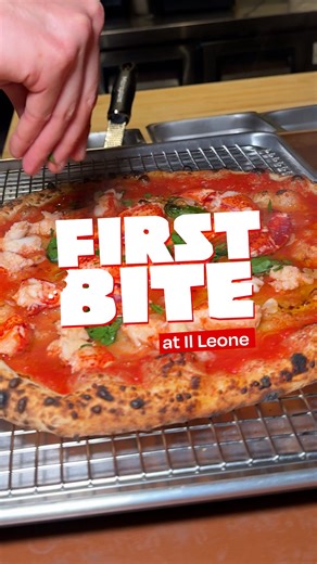 Eater NY on Instagram: "Lobster pizza > lobster rolls. 👀 Out on an island off of Portland, Maine, chef and owner Ben Wexler-Waite was firing up trek-worthy Neapolitan pies at Il Leone (@illeonepeaks) — including a showstopper made with lobster — for the past few years. He closed up shop in Maine and recently relocated the restaurant to Brooklyn. Social video producer Sakura Hegarty (@cucumbrane) and associate creative director/original Il Leone fan Nat Belkov (@natbelkov) got a sneak peek of th