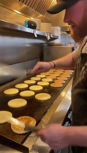 Bet you can't flip them this fast 🥞💨