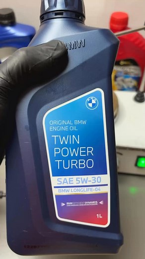 227K views · 864 reactions |  BMW Oil vs. BMW Oil + MG RED LINE ...