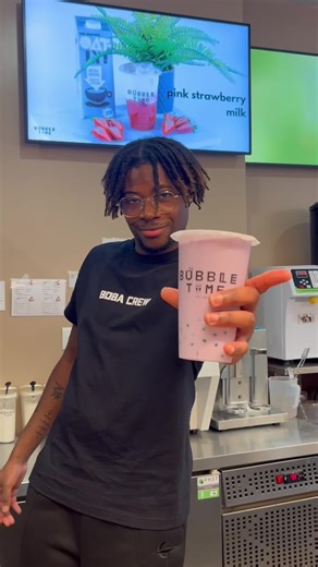 Bubble Time on Instagram: "Sempre com um bubble tea na mão.😎🧋 #bubbleteatime #bubbletealisbon #lisbonfood #portugalfood #bubbletime #fruittea #milktea #teatime #fyp #funnytiktok #bobarista"