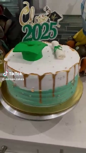 Graduation Cake Ideas for the Class of 2025
