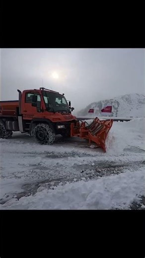 ❄️Unimog U400 6-cylinder power in its element ‪@erdbewegungen-daum‬