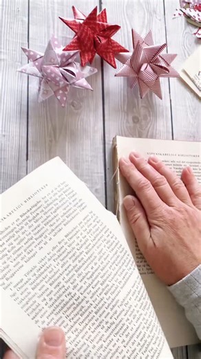 ❤️ Old book pages = ⭐️ .. wish you a fantastic day & thank you @diyjoycrafts for the best tutorial 🙌🏻🫶🏻 #addmanilla #keepcreating #papercraft #diyornaments #christmascrafts | Add Manilla