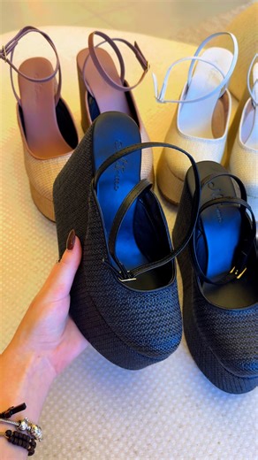 154K views · 74 reactions | Lançamento Not-me Shoes!  A Sandália Savanna chegou pra transformar seus looks com elegância, atitude e aquele toque fashion que faz toda a diferença.  Parcele em até 8x no cartão  Frete grátis nas compras acima de R$299  Primeira compra? Use o cupom PRIMEIRACOMPRA e ganhe 10% OFF Não perde tempo a Sandália Savanna é o toque final que faltava no teu look!  | Not-me Shoes Store | Facebook